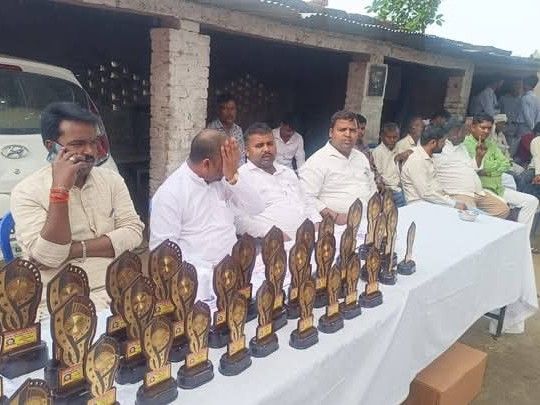 School children were honored in Jungle Dumri of Gorakhpur | गोरखपुर के ...