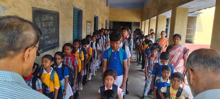 Tributes paid to former PM Rajiv Gandhi at various places in Bermo ...