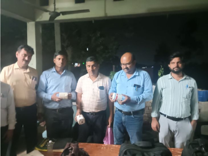 Deadly cheese was sent out of Gorakhpur | गोरखपुर से बाहर भेजता था ...