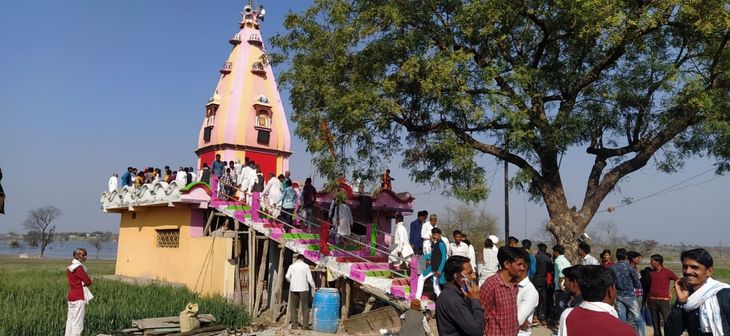 This village is the confluence of the Dudhi and Nevaj rivers, the ...