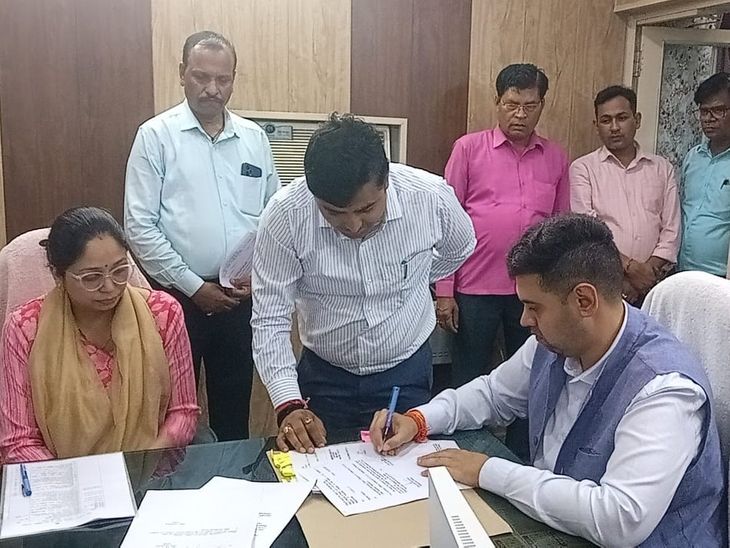 Hardoi's new DM Anunay Jha took charge