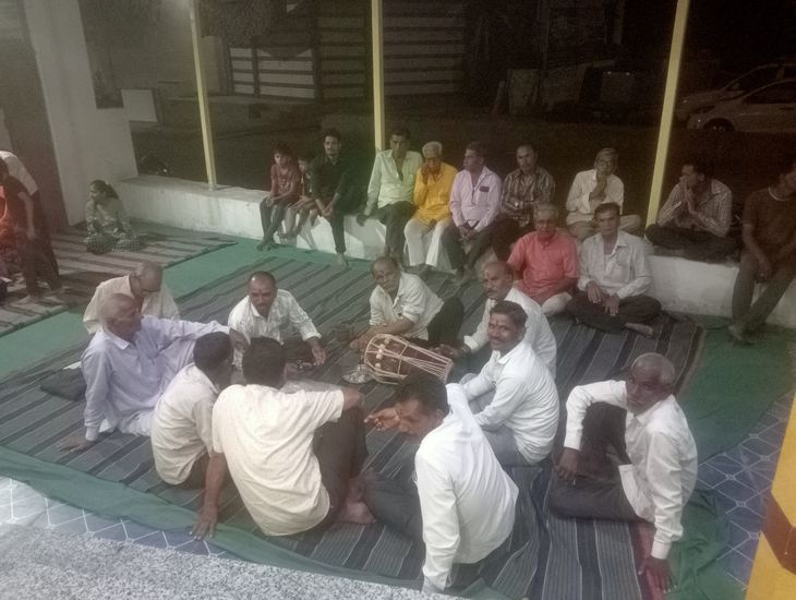 Bhajan Sandhya is being held daily in Sant Singhaji temple | संत सिंगाजी मंदिर में रोजाना हो रही ...