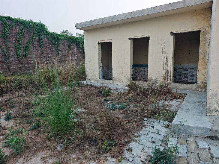 The cremation ground of Chakkodar village is dilapidated
