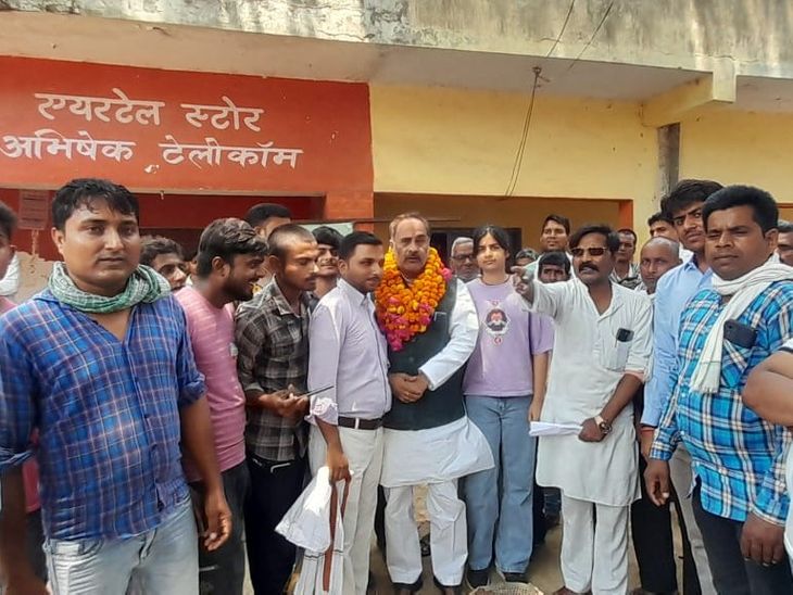 Senior Congress leaders reached Rudauli | रुदौली पहुंचे कांग्रेस के ...