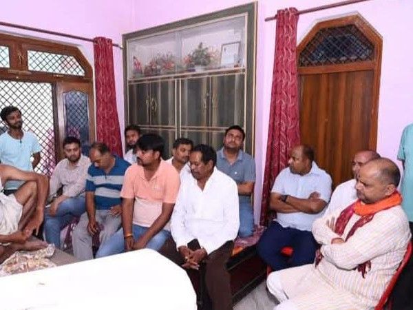 Former MLA met the family of martyred lieutenant in Ayodhya