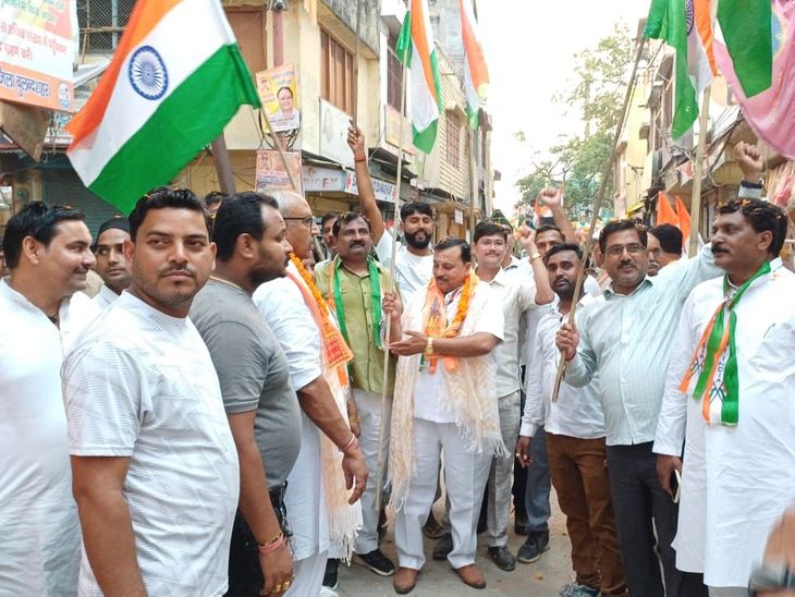 Tiranga Yatra in Anupshahr in honor of the army | सेना के सम्मान में ...