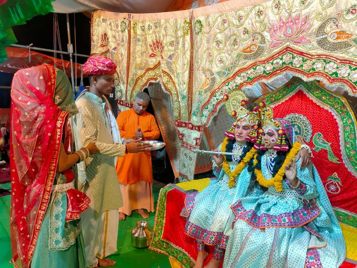 The meeting of Lord Krishna and Sudama is shown in Raasleela | रासलीला ...