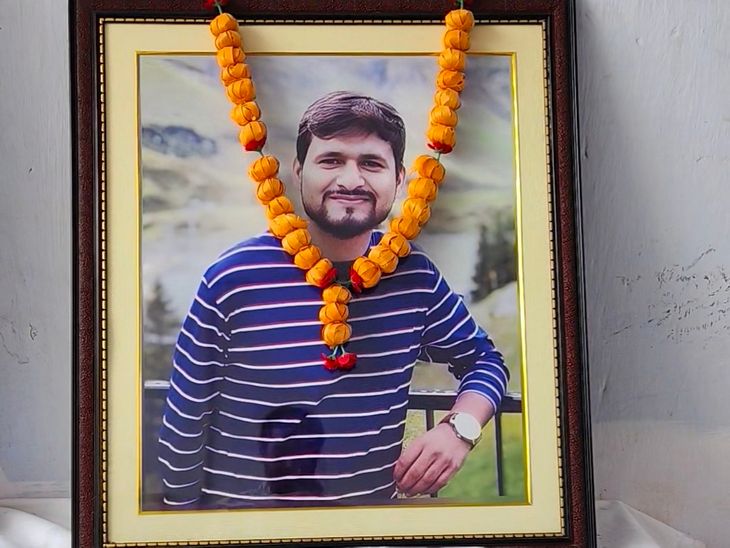 Smriti Dwar in memory of Shubham Dwivedi in Hathipur | हाथीपुर में शुभम ...