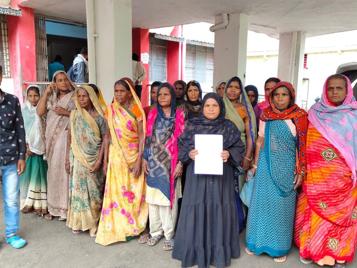 Demand for road from Khanpura to Ghatla | खनपुरा से घाटला तक सड़क की ...