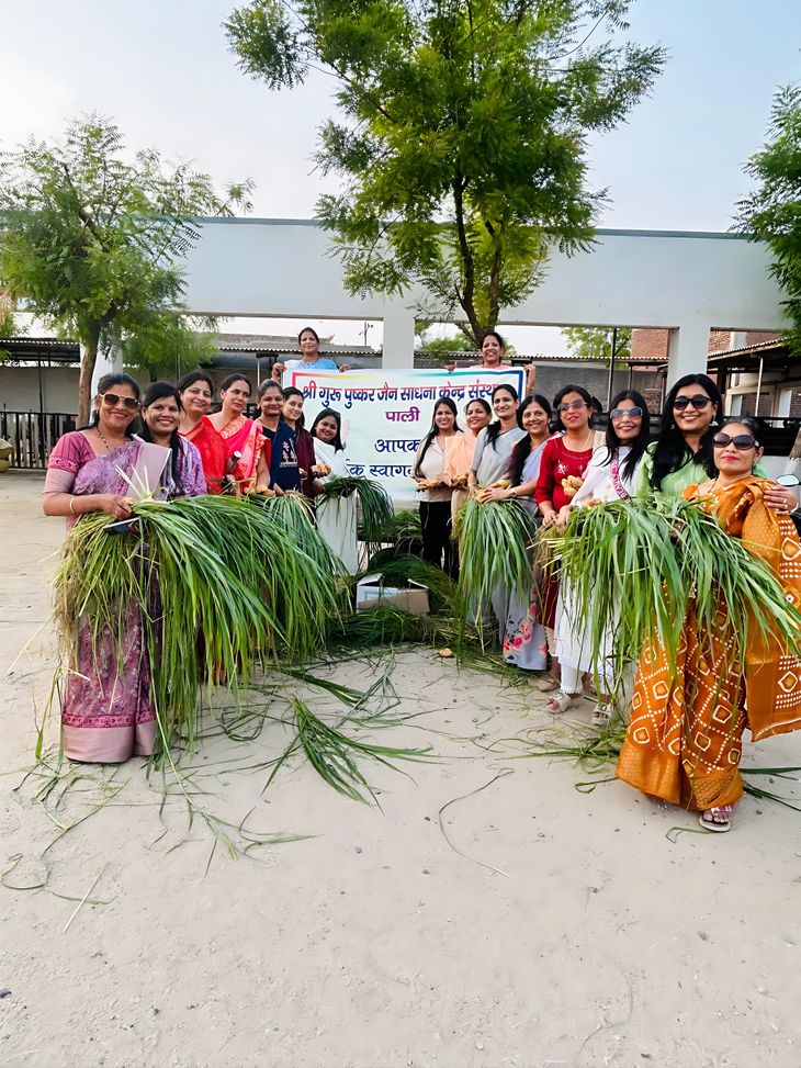 Animal kindness program of Shri Guru Pushkar Devendra Jain Mahila Mandal, fed fodder to cows ...