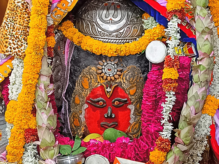 On Shani Jayanti, Lord Mahakal is adorned in the form of Shani