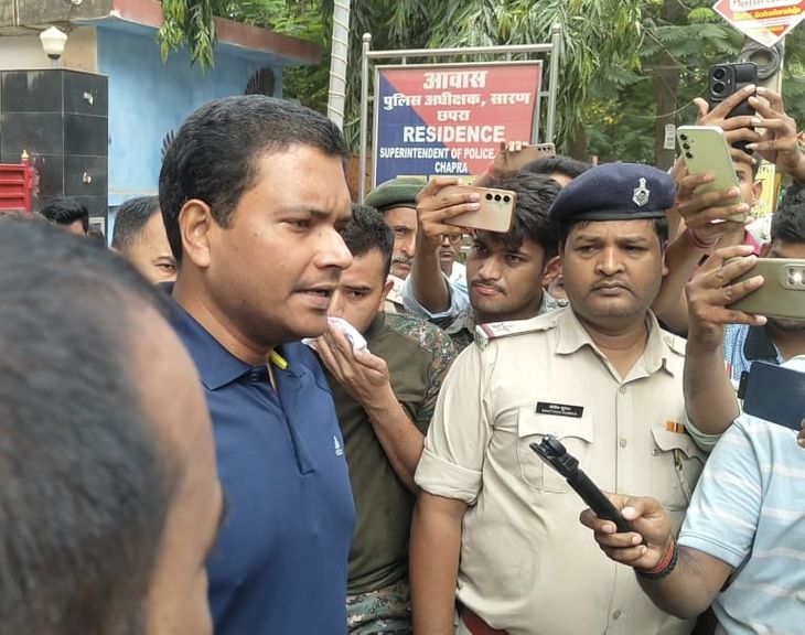 Amarendra was hit by three bullets and Shambhunath Singh was hit by one bullet. Had three people ...