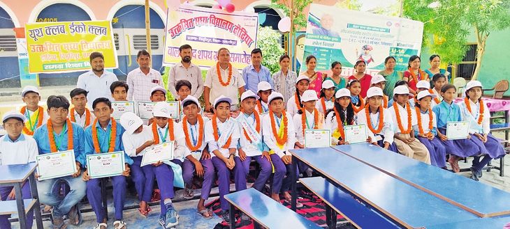 The office holders took oath in the oath taking ceremony of Bal Sansad ...