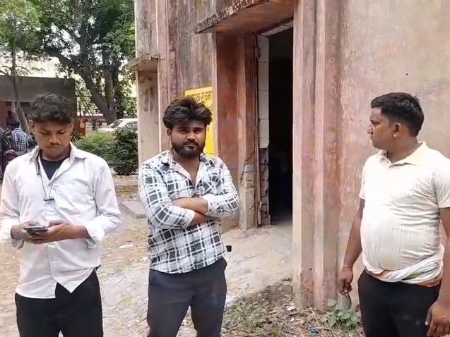 A young man died after being hit by a car on Arya Samaj Road police started investigation ...