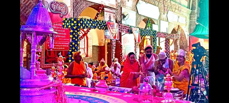 A huge crowd of devotees gathered at Shantinath Tirtha Kshetra during ...