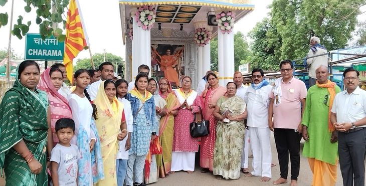 Divine chariot reached Charama, devotees welcomed it | दिव्य रथ पहुंचा ...