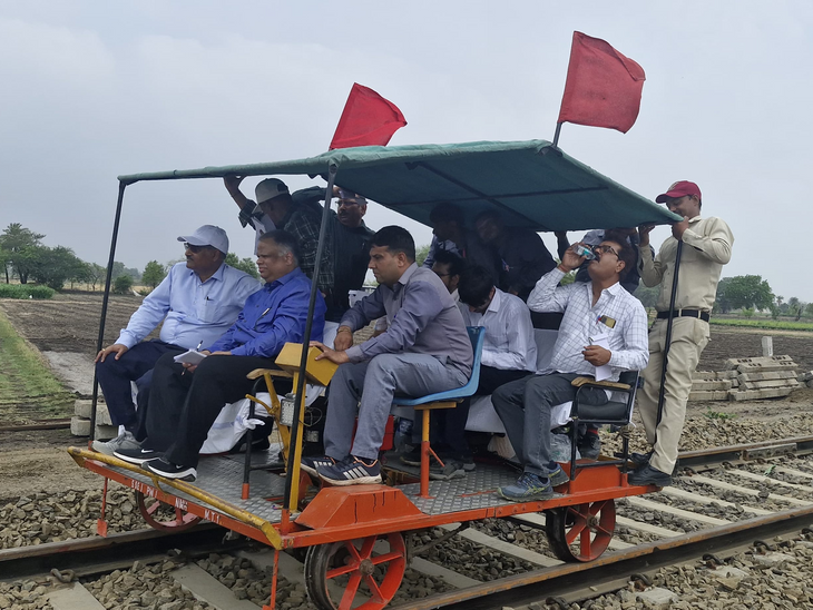 Trial train will run today at a speed of 120 | 120 की स्पीड से आज ...