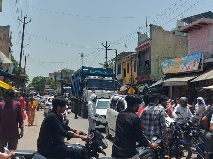 Despite no entry in Sardhana, movement of heavy vehicles