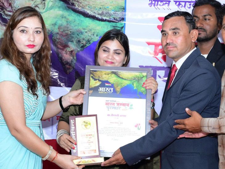 Folk singer Janhavi Pandey received Bharat Samman