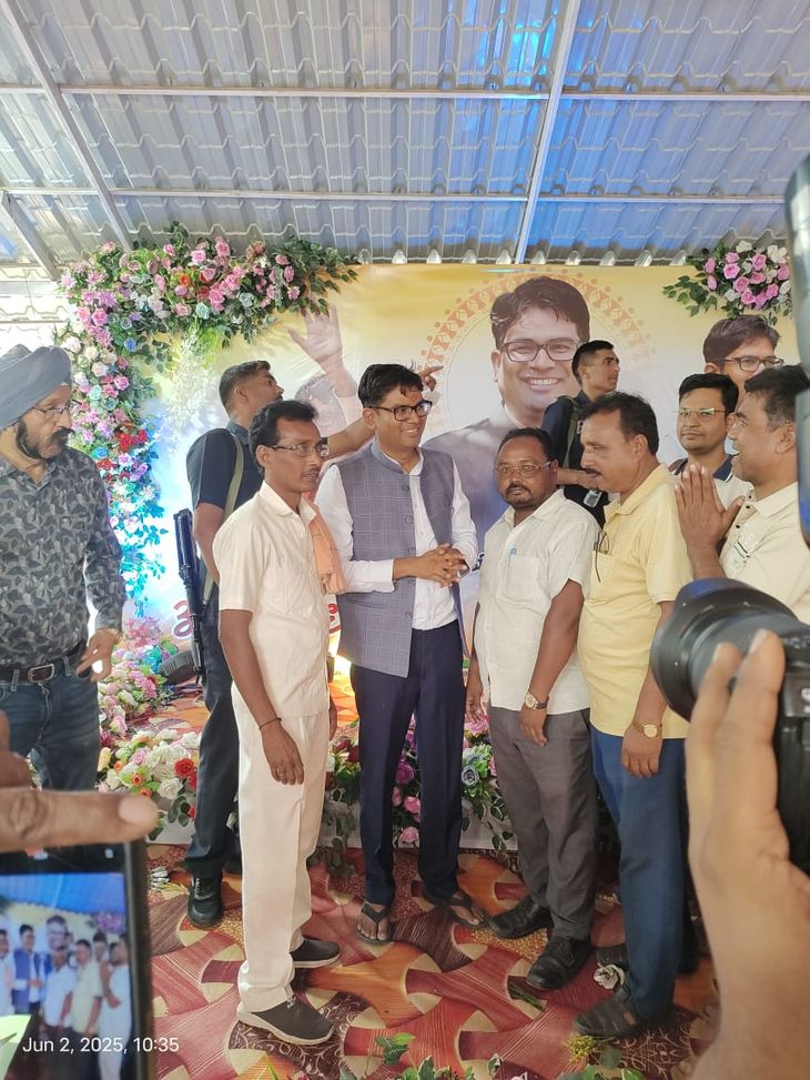 A memorandum was submitted demanding inclusion of Takti Samaj in OBC ...