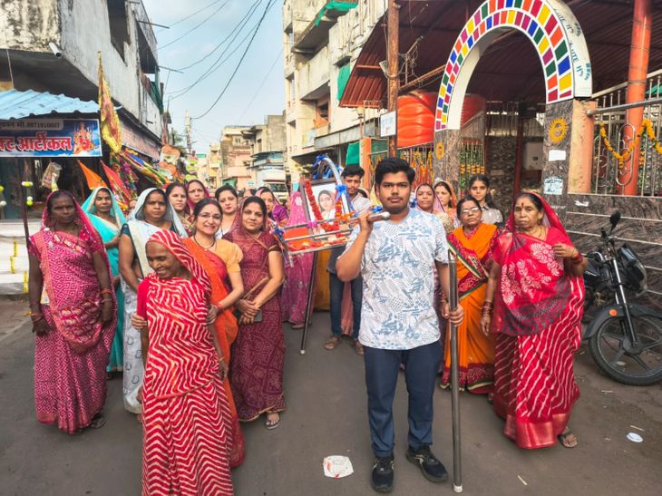 Palki Yatra taken out on the birth anniversary of Goddess Ahilya | देवी ...