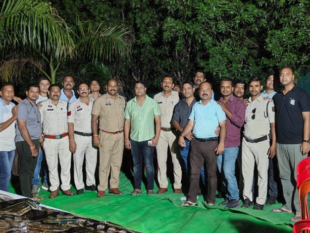 Welcome party of junk shop owner in Bilaspur