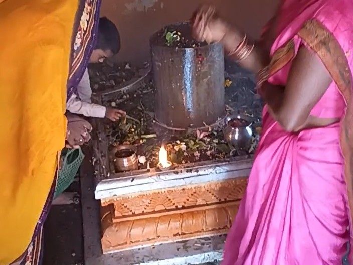 Devotees gathered at Amriteshwar Mahadev temple on Ganga Dussehra