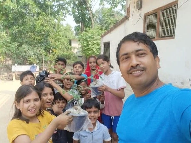 Planting trees with children on environment day | पर्यावरण दिवस पर ...