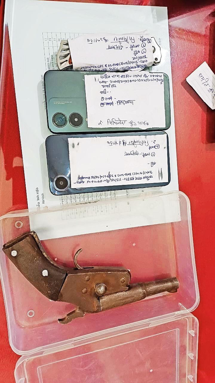 Three criminals were arrested with weapons while plotting a robbery ...