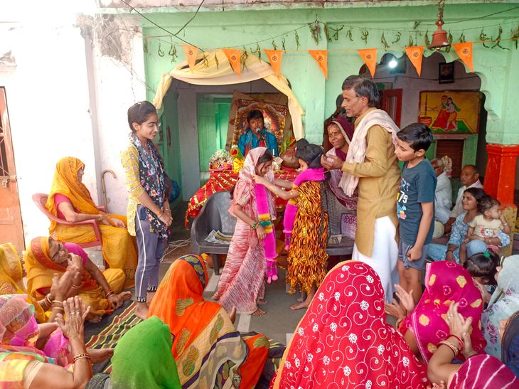 The story of devotee Prahlad was narrated in Bhagwat Katha, a tableau ...