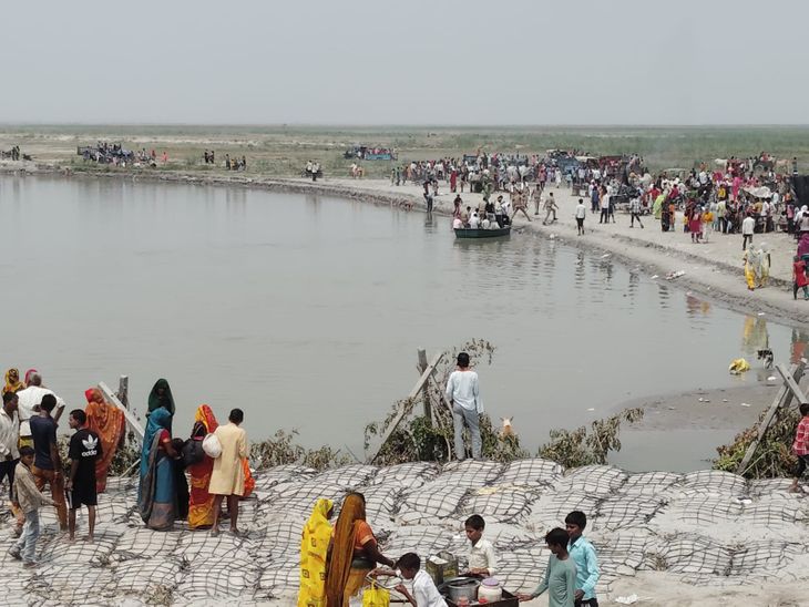 2 teenagers drowned while bathing in the river in Sahaswan | सहसवान में ...