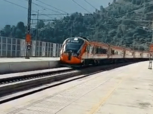 Kashmir Vande Bharat Express Train Update - Chenab Rail Bridge | Katra ...