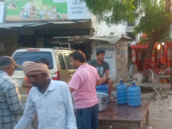 Sharbat distribution in Hanuman temple of Bikapur | बीकापुर के हनुमान ...