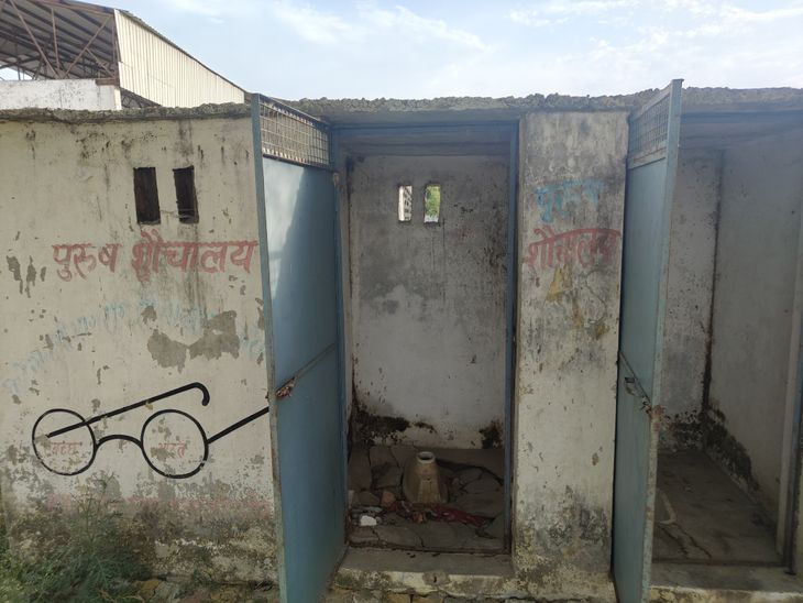 Mahadeva Auditorium's public toilet is in bad condition | महादेवा ...