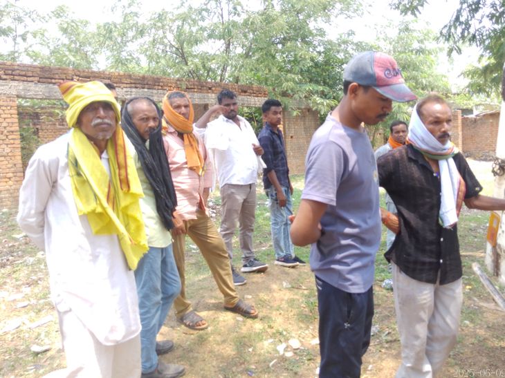 Bitten by a poisonous animal while defecating in the field | खेत में ...