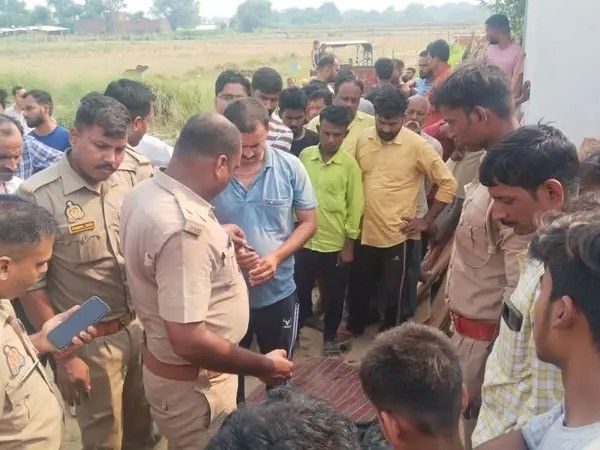 The body of a young man was found near a farm in Haraiya | हरैया में ...