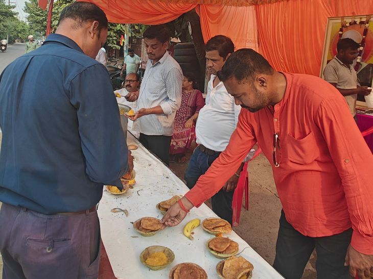 Bhandara of Satvik Tiles Gallery on Bade Mangal | बड़े मंगल पर सात्विक ...