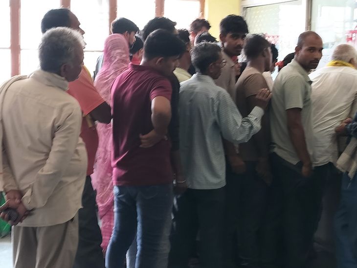 Due to the humid heat in Ayodhya, the crowd in hospitals increased