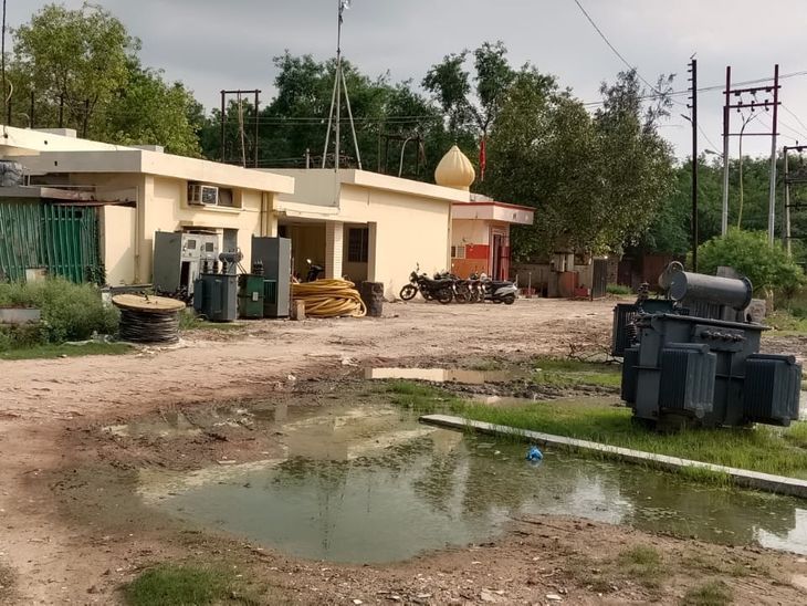 Underground cable of 33 KVA line cut