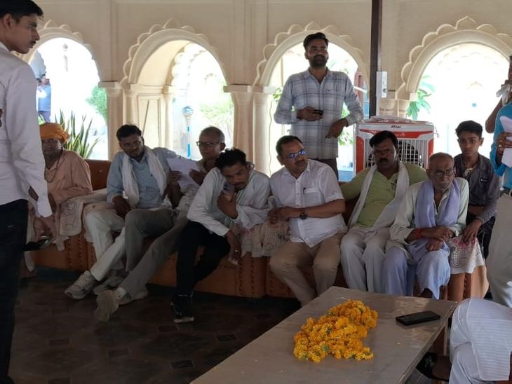 Protest of Pradhans against BDO in Charkhari