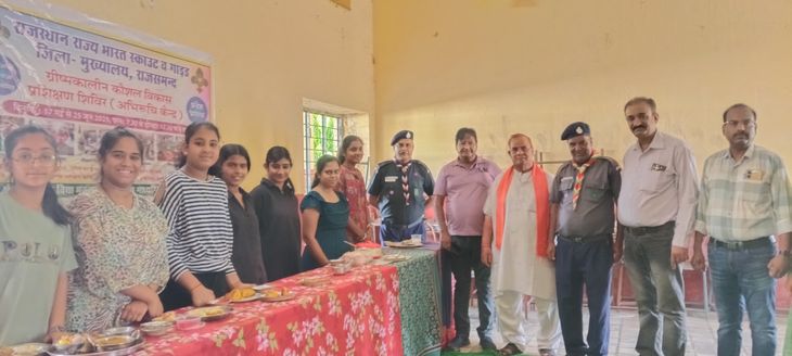 Former head Paliwal and bhamashah Ranka visited the camp, mehndi and ...