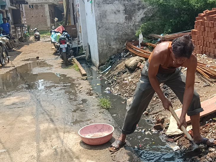 The plight of drains in Raja Nagar