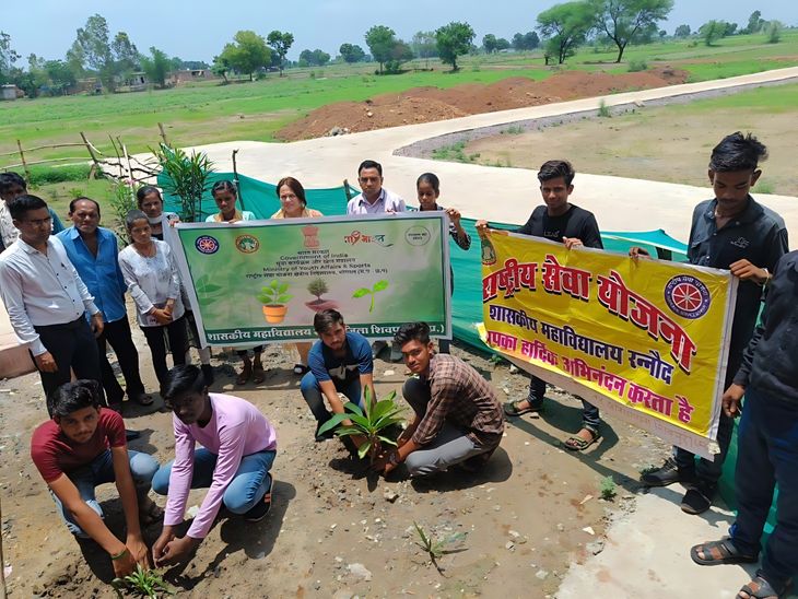 Pledge to protect plants by planting saplings