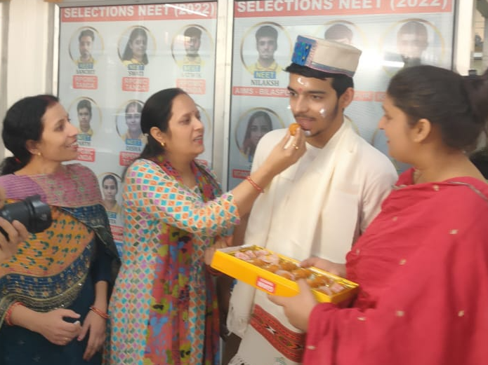 Himachal NEET UG 2025 topper Aarav Thakur Bilaspur | बिलासपुर के आरव ने NEET-UG में हिमाचल में ...