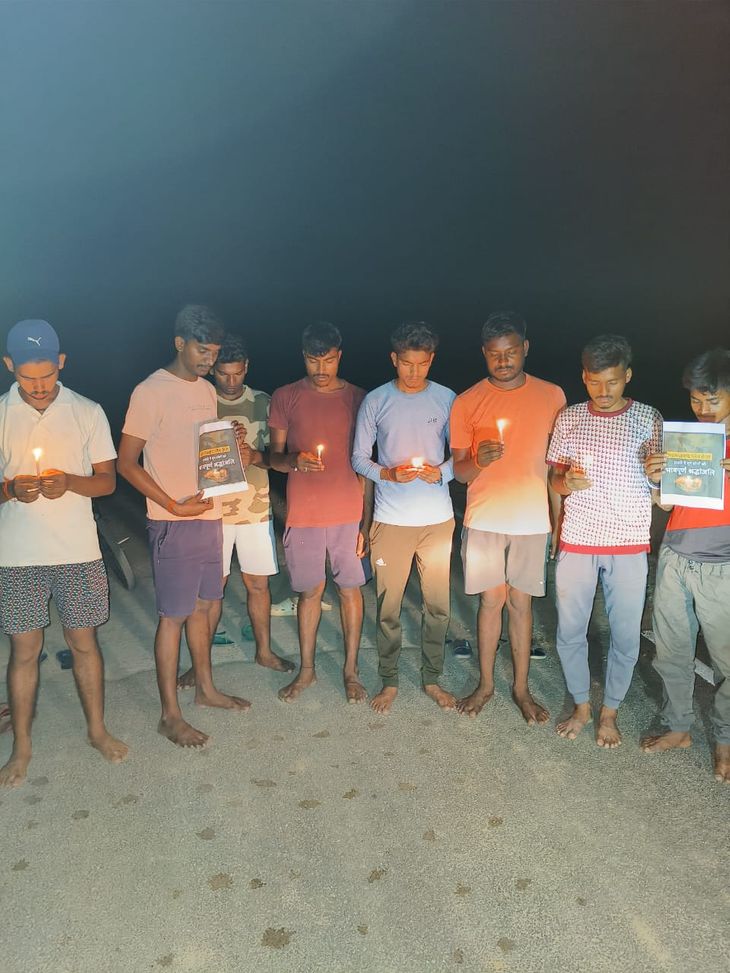 Hunterganj: A candle march was taken out to pay tribute to the ...