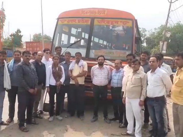 Fake bus resembling roadways caught in Kannauj | कन्नौज में रोडवेज जैसी ...