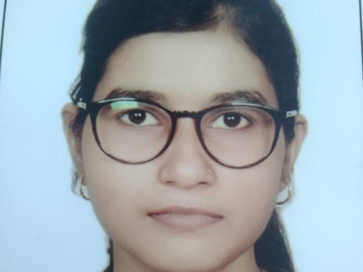 Chakia's daughter achieved success in NEET | चकिया की बेटी ने NEET में हासिल की सफलता: ऋचा ...