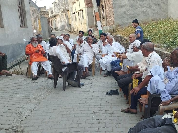 Farmers protest against dumping ground