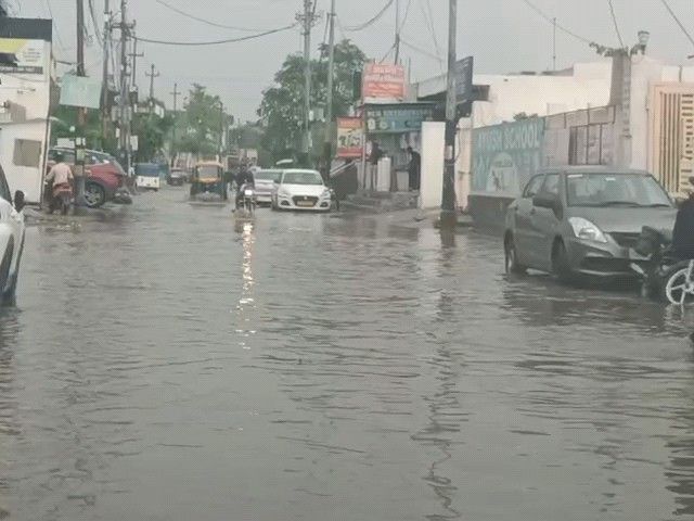 Weather became pleasant due to rain in Greater Noida