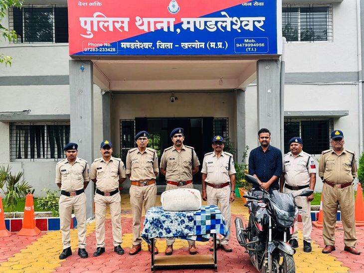 17-year-old minor smuggler arrested in Mandleshwar | मंडलेश्वर में 17 ...